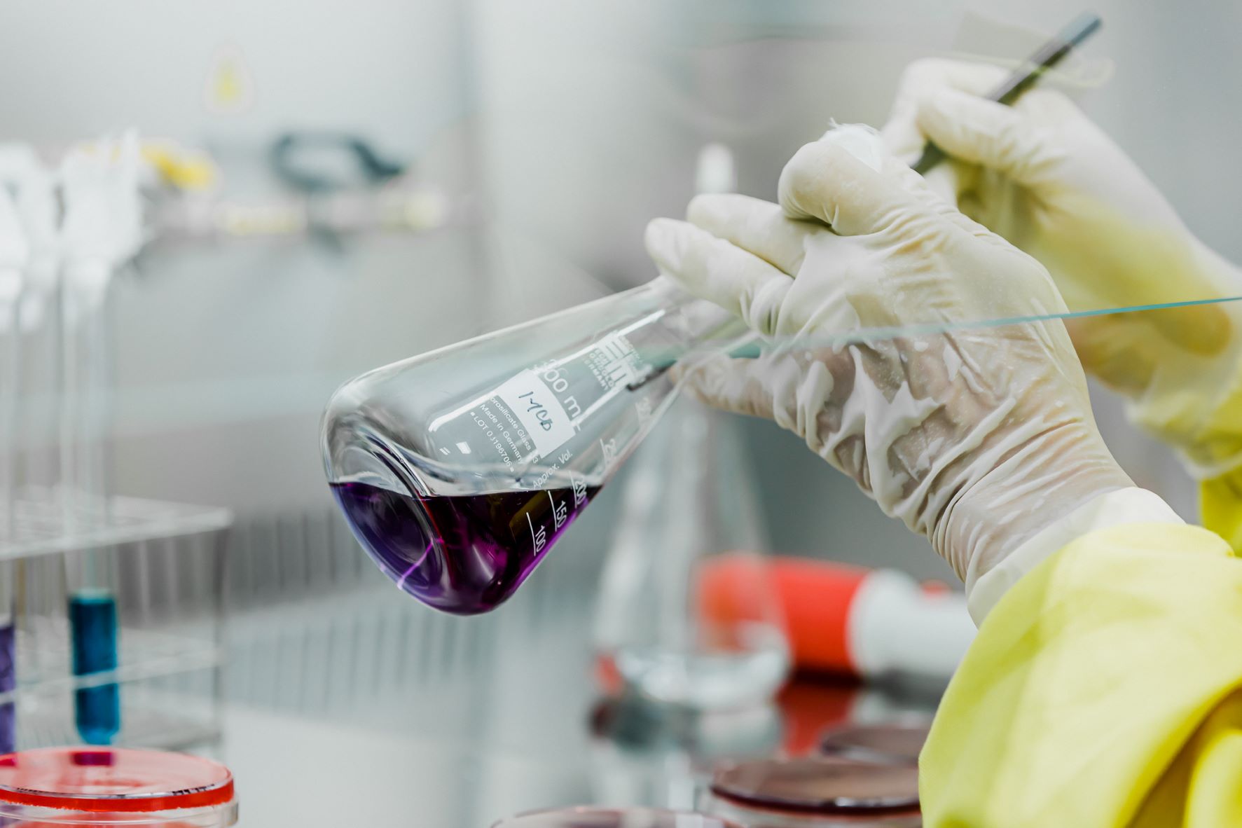 Biofarm inaugurează una dintre cele mai moderne fabrici de medicamente din România - investiție ...