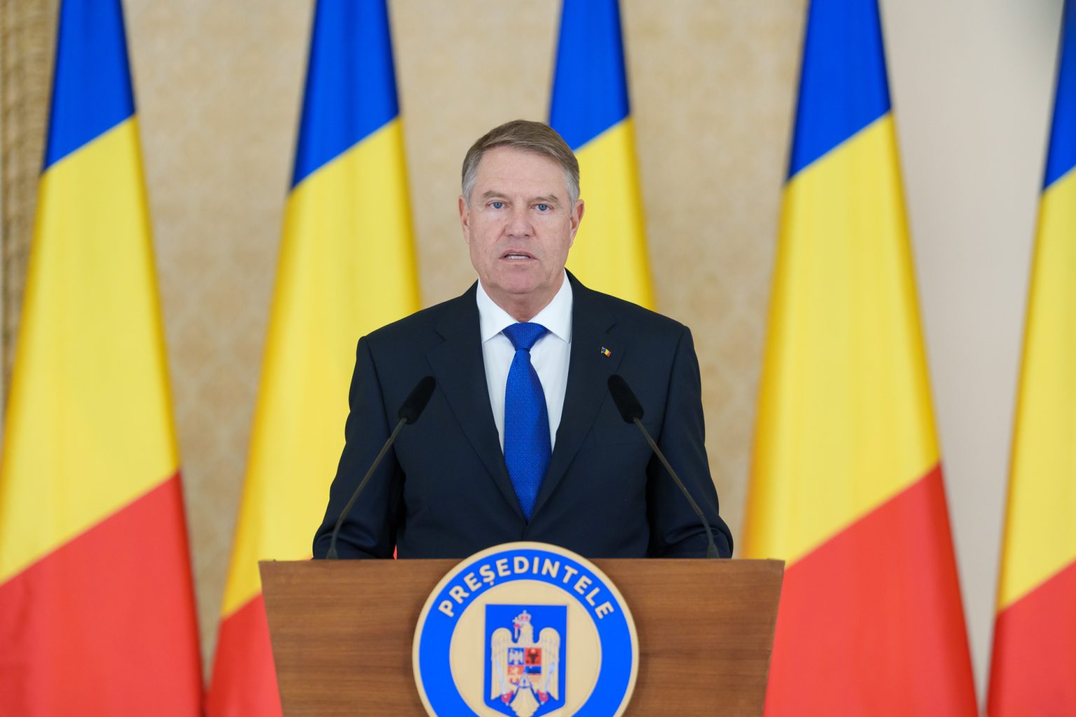Klaus Iohannis îşi încheie mandatul - ceremonie la Palatul Cotroceni; interimatul va fi asigurat ...