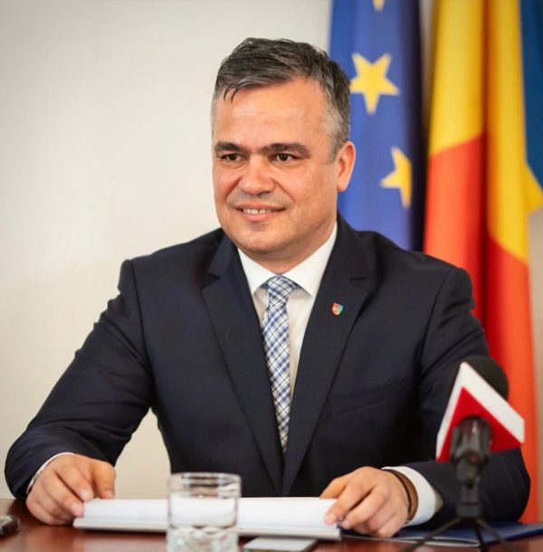 Cine este Adrian Veștea, desemnat premier de președintele Nicușor Dan ...